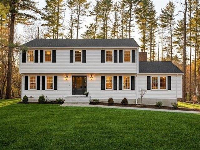 4 bedroom, Medfield MA 02052 LS102479079