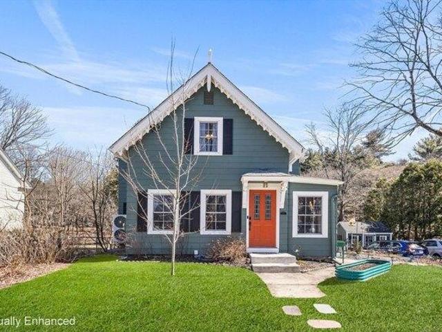 4 bedroom, Medway MA 02053 LS102315814