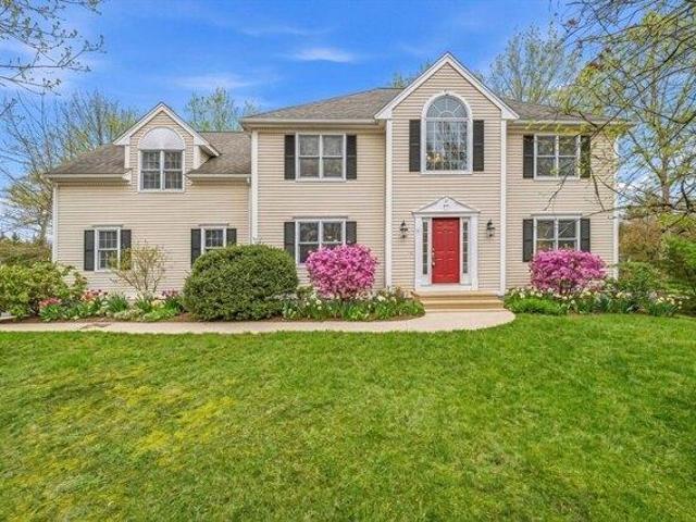 4 bedroom, Medway MA 02053 102155174