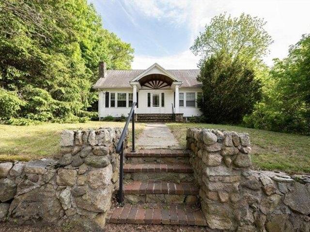 4 bedroom, Medway MA 02053 103189303