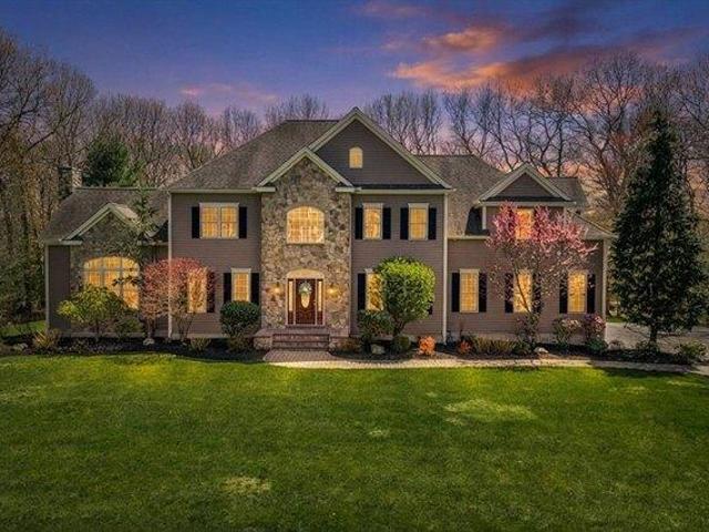 4 bedroom, Medway MA 02053 104607494