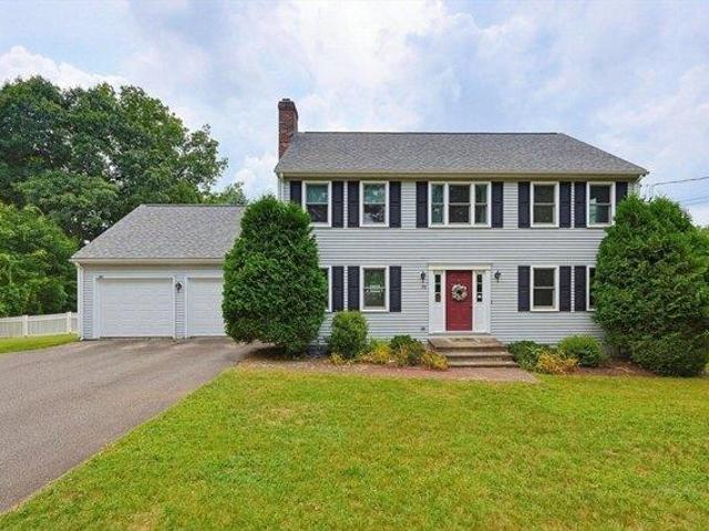 4 bedroom, Medway MA 02053 104716100