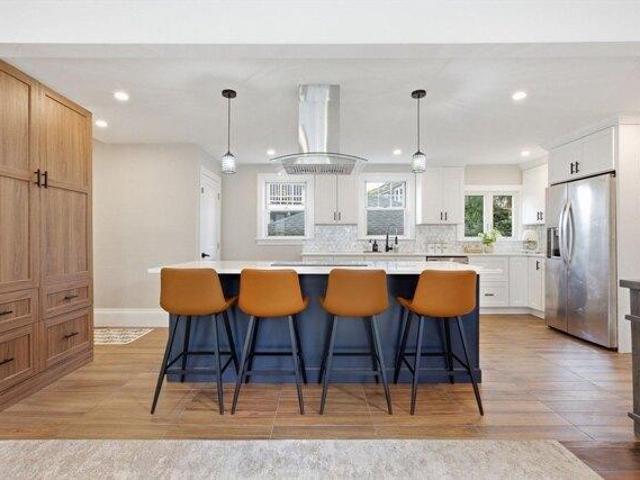 4 bedroom, Melrose MA 02176 102279612