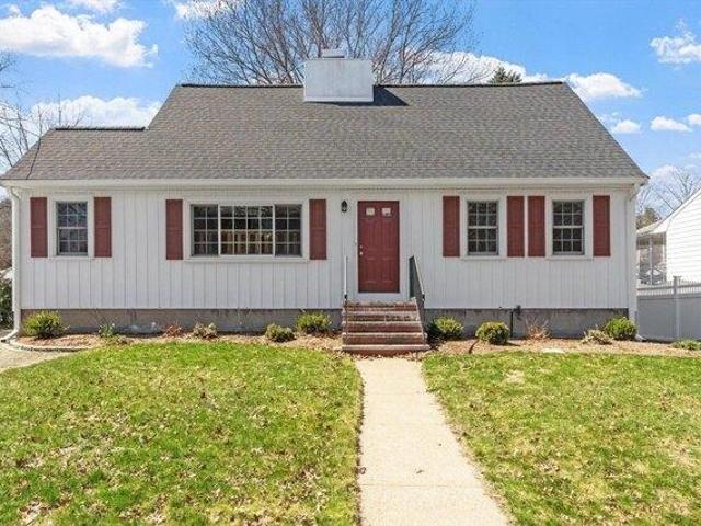 4 bedroom, Melrose MA 02176 102372051