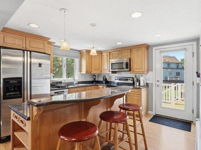 4 bedroom, Melrose MA 02176 103494450