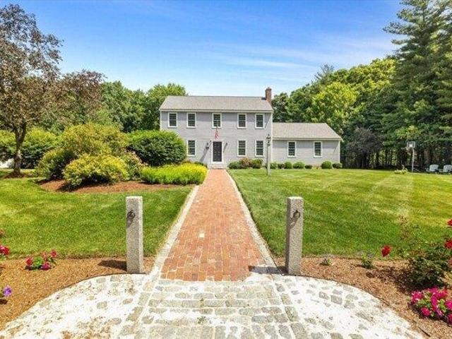 4 bedroom, Mendon MA 01756 104788247