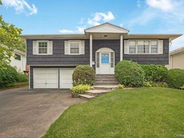 4 bedroom, Merrick NY 11566 104906587