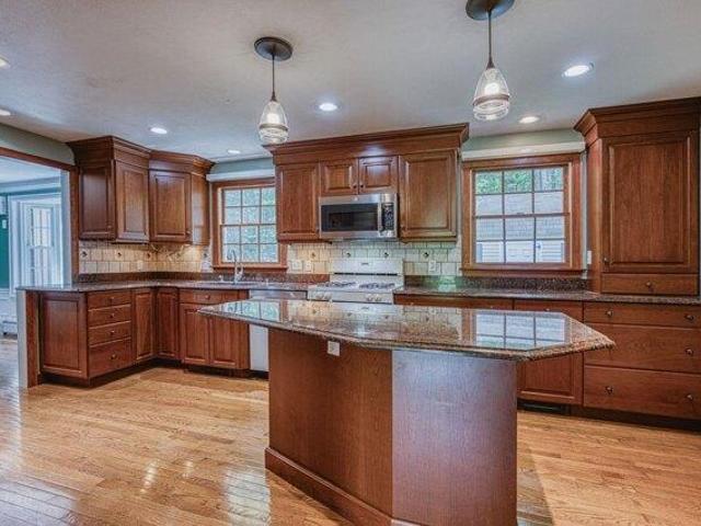 4 bedroom, Merrimack NH 03054 LS103019524