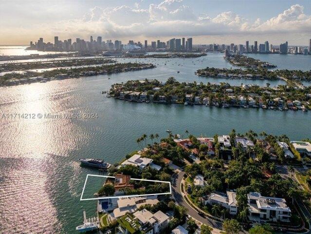 4 bedroom, Miami Beach FL 33139 104899147