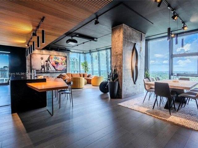 4 bedroom, Miami FL 33131 104903259