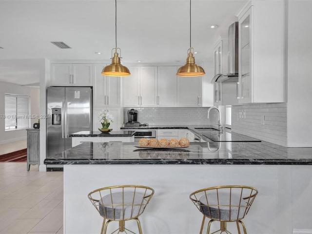 4 bedroom, Miami FL 33179 85911205