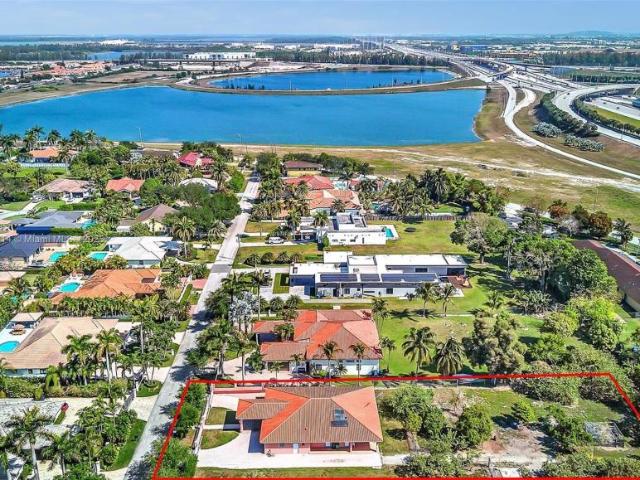 4 bedroom, Miami FL FL 33182 LS102395142