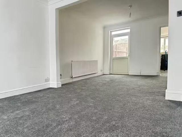 4 bedroom Mid Terrace House to rent, Whippendell Road, Watford.