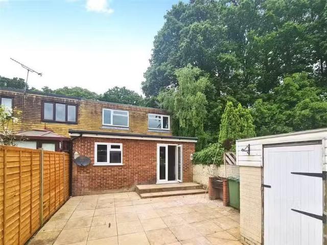 4 bedroom Mid Terrace House to rent, Arnheim Close, Southampto.