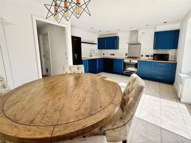 4 bedroom Mid Terrace House to rent, Brattice Drive, Pendlebur.