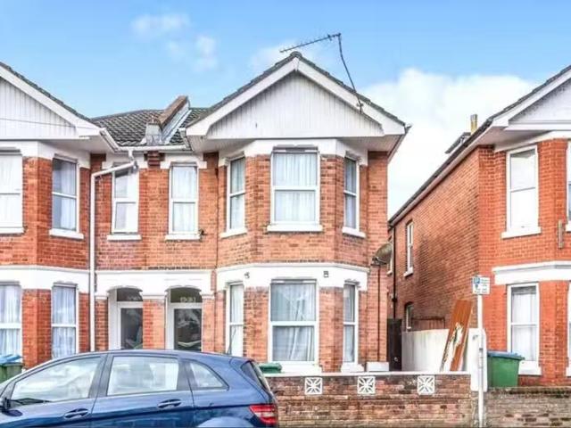 4 bedroom Mid Terrace House to rent, Harborough Road, Southamp.