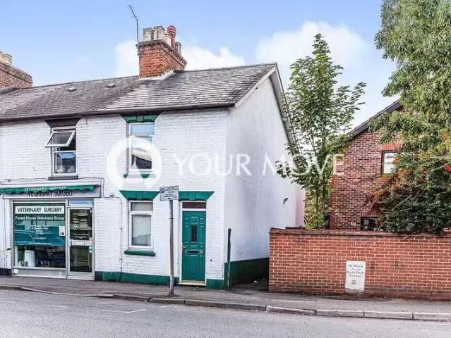 4 bedroom Mid Terrace House to rent, High Street, Egham, TW20.