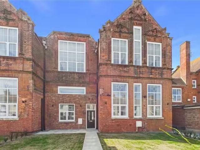4 bedroom Mid Terrace House to rent, Lovewell Road, Lowestoft.