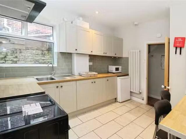 4 bedroom Mid Terrace House to rent, Manners Road, Southsea, P.