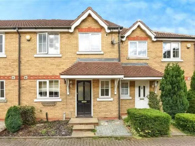 4 bedroom Mid Terrace House to rent, Nightingale Shott, Egham.