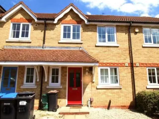 4 bedroom Mid Terrace House to rent, Nightingale Shott, Egham.