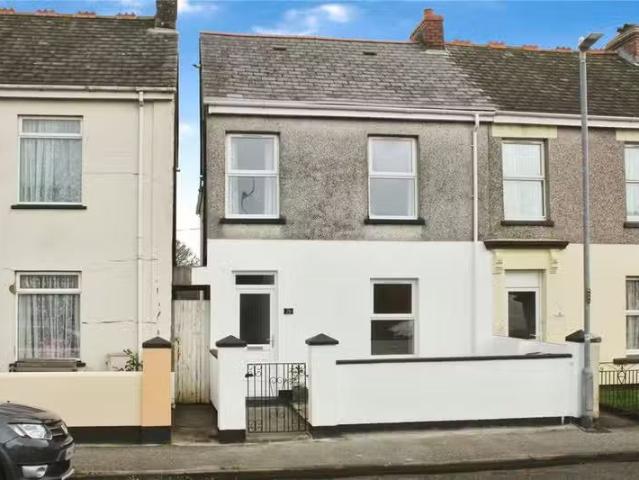 4 bedroom Mid Terrace House to rent, Park Road, Camborne, TR14.