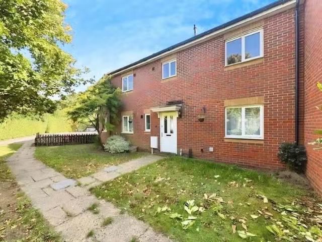 4 bedroom Mid Terrace House to rent, Penfold Gardens, Boughton.
