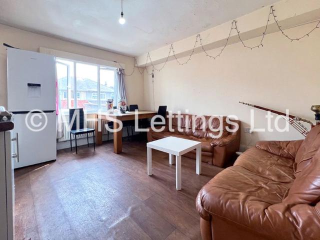 4 Bedroom Mid Terraced House for rent in Mayville Avenue