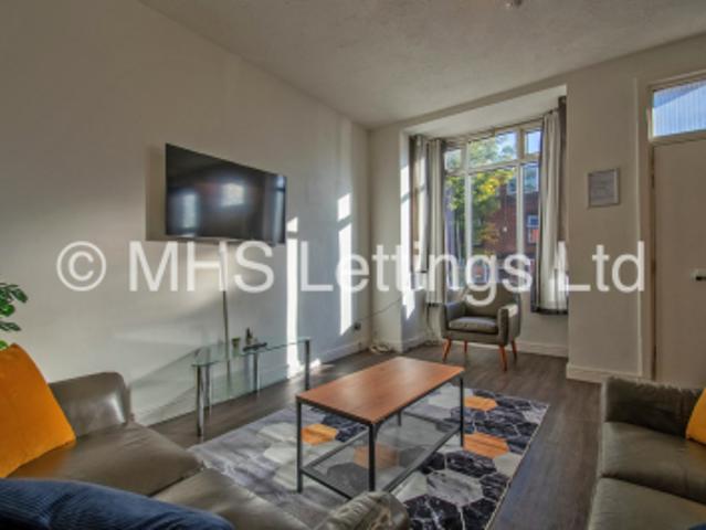 4 Bedroom Mid Terraced House for rent in Beechwood Mount, LS4 from just £109pppw without bills £135pppw with unlimited bills | MHS Lettings