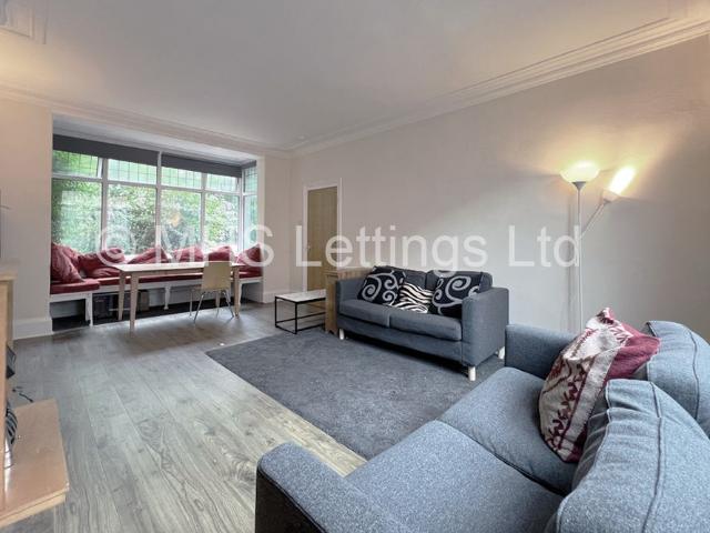 4 Bedroom Mid Terraced House for rent in Rokeby Gardens