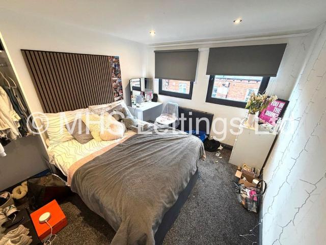 4 Bedroom Mid Terraced House for rent in Welton Place
