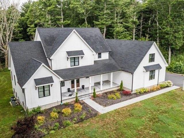 4 bedroom, Middleboro MA 02346 105126305