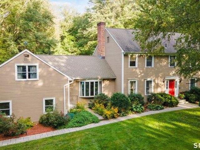4 bedroom, Middlebury CT 06762 104812106