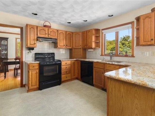 4 bedroom, Middletown RI 02842 105192887