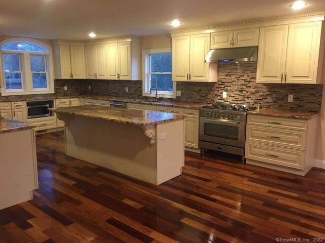 4 bedroom, Milford CT 06460 103188156