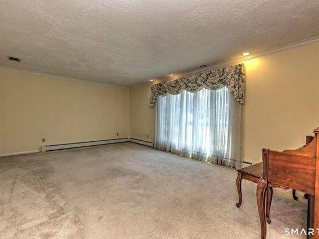 4 bedroom, Milford CT 06461 105159942