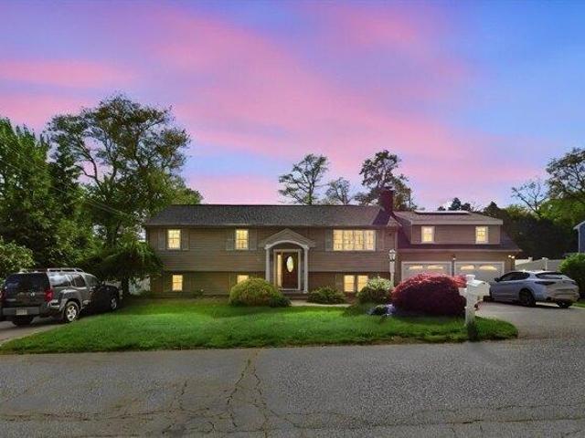 4 bedroom, Milford MA 01757 LS102634201