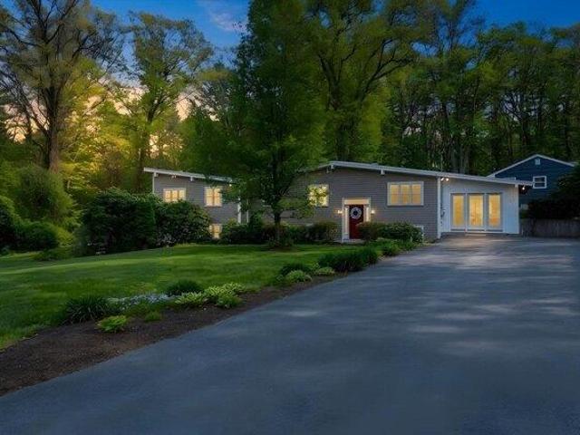 4 bedroom, Millis MA 02054 104654573