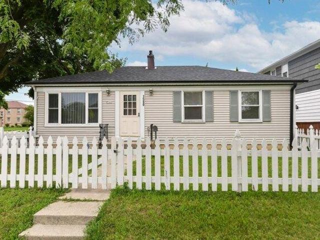 4 bedroom, Milwaukee WI 53221 93011380