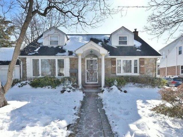 4 bedroom, Mineola NY 11501 103620806
