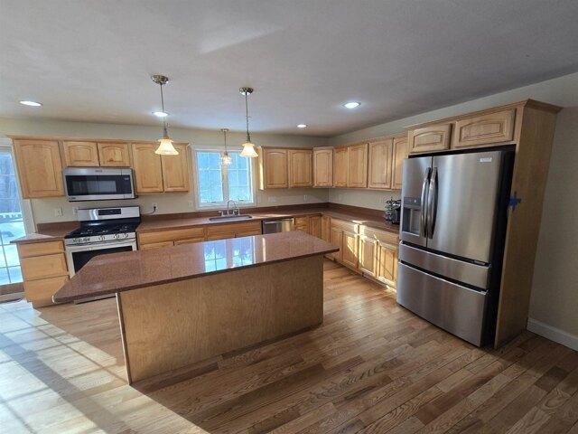 4 bedroom, Nottingham NH 03290 101899434