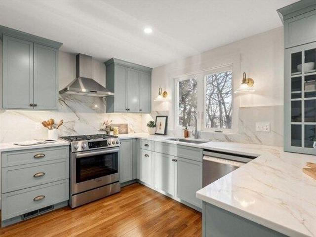 4 bedroom, Norwood MA 02062 102412238