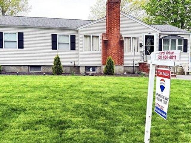 4 bedroom, Norwood MA 02062 102593420