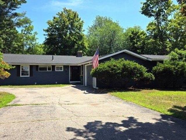 4 bedroom, Norwood MA 02062 104543985