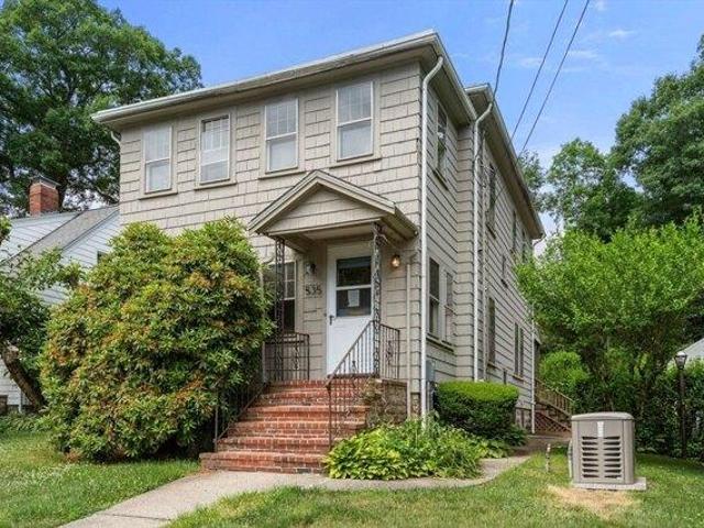 4 bedroom, Norwood MA 02062 104543330