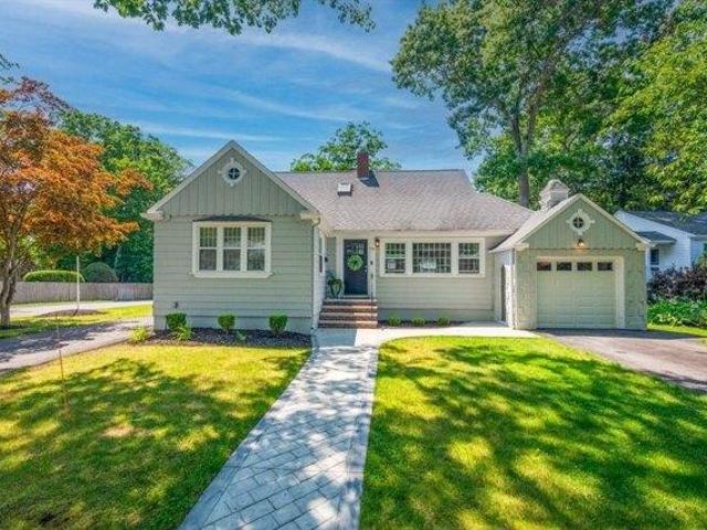 4 bedroom, Norwood MA 02062 104567022