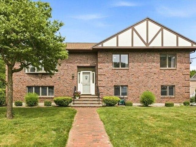 4 bedroom, Norwood MA 02062 104608577
