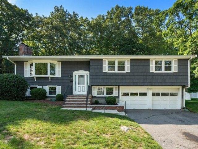 4 bedroom, Norwood MA 02062 105040737