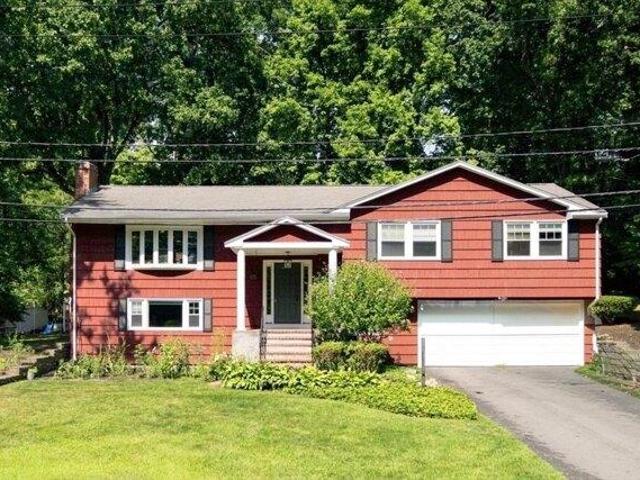4 bedroom, Norwood MA 02062 105106588