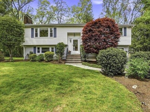 4 bedroom, Norwood MA 02062 LS102824440